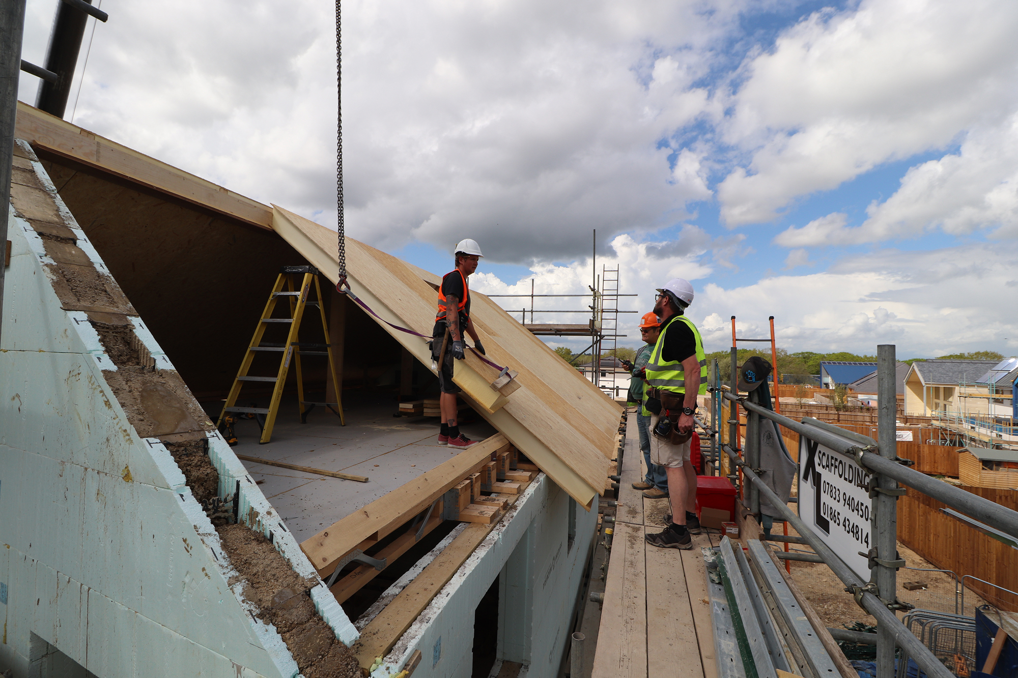 Build It Education House: Installing the SIPs Roof - Build It