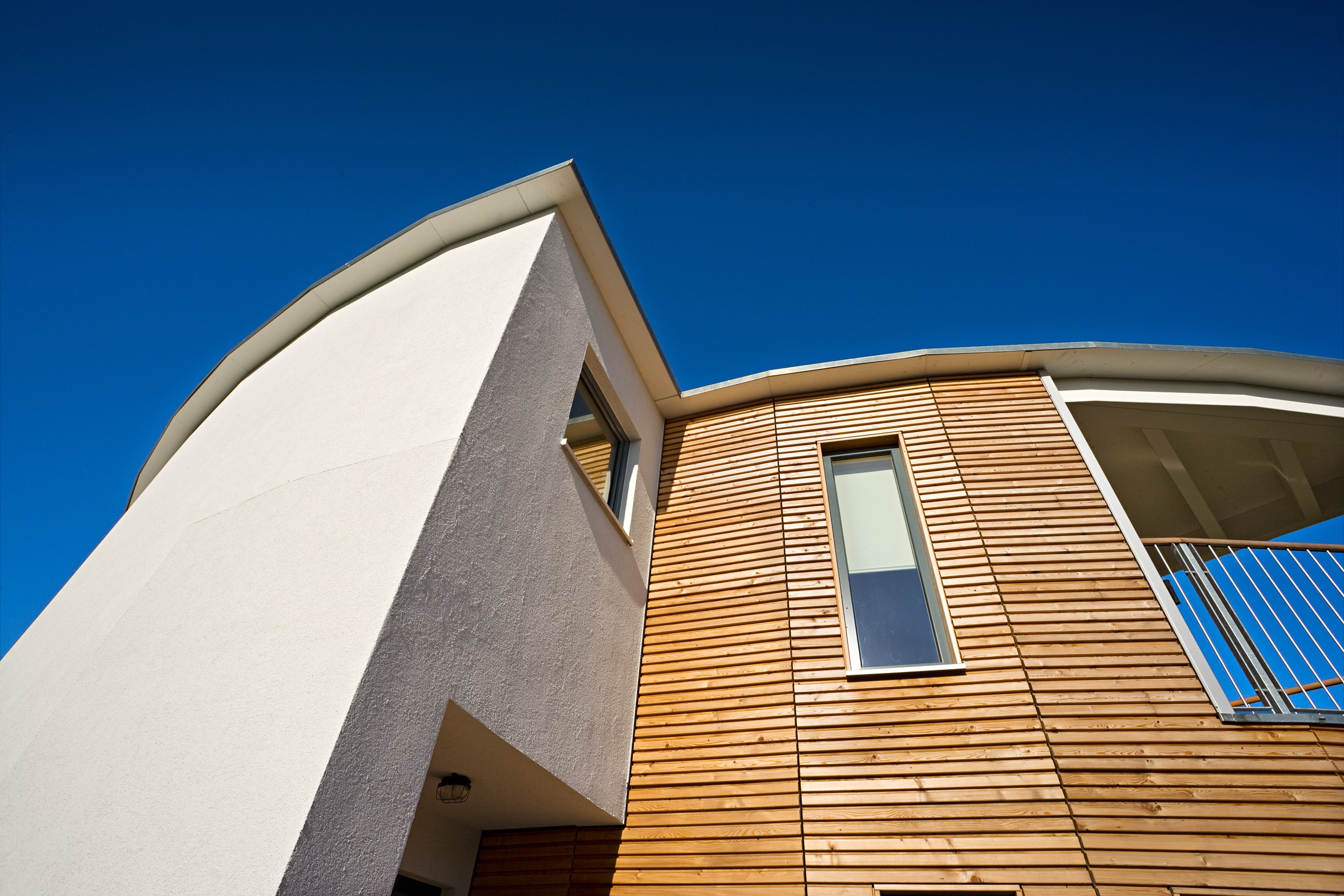 Baufritz Crescent Shaped House - Ainsworth-Hales - Build It