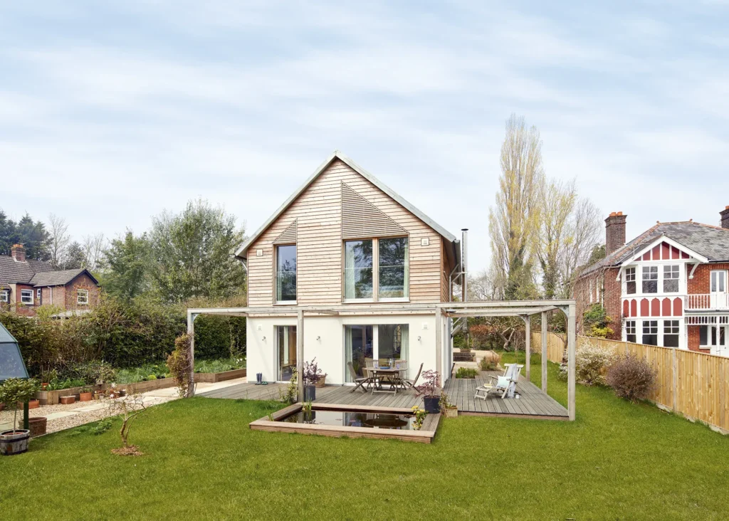 Build It's Latest Issue - Build It