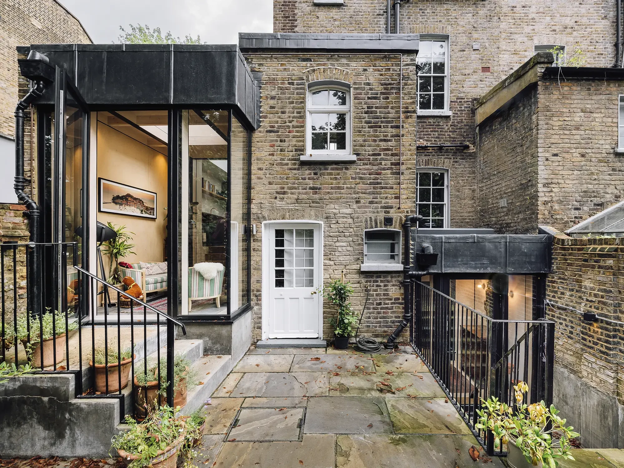 Urban Terrace Renovation & Extension for a Multigenerational Family ...