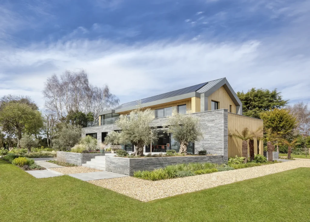 Build It's Latest Issue - Build It